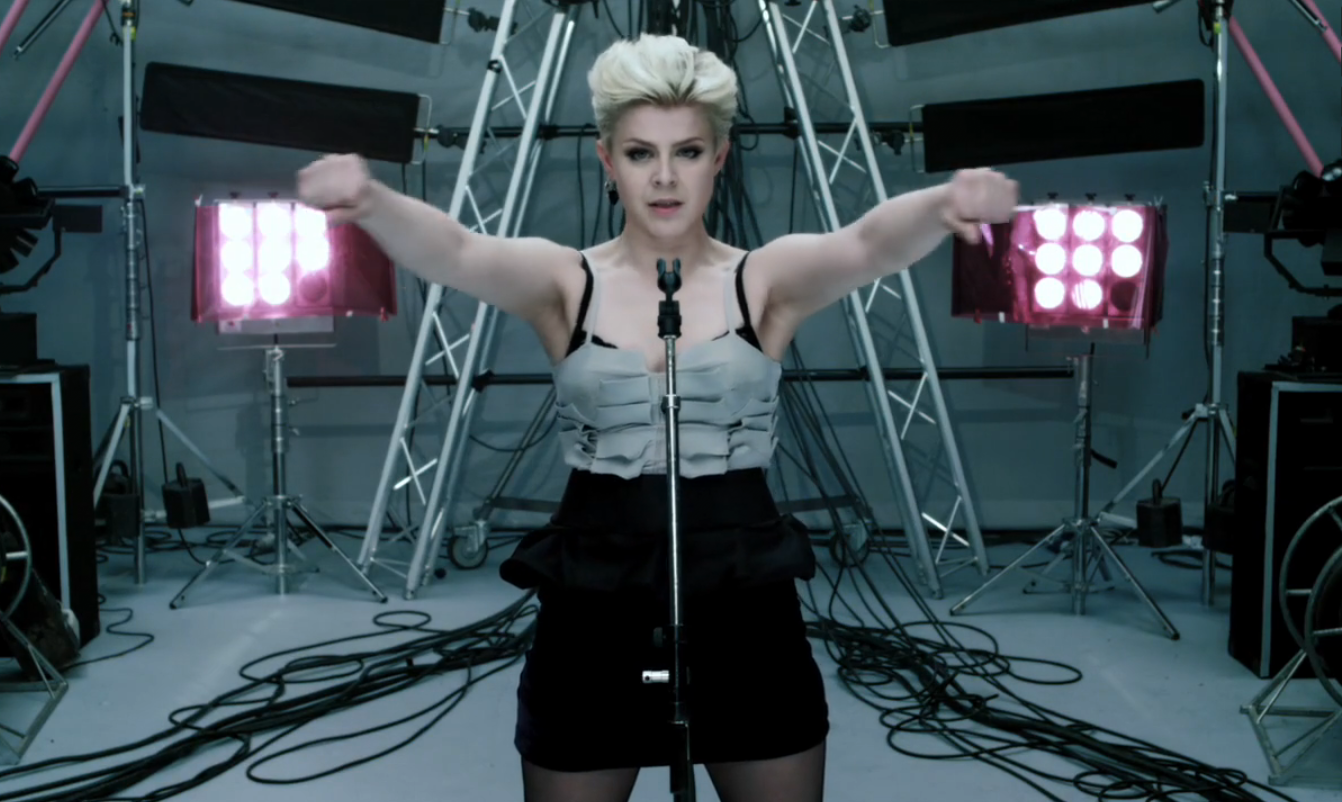 Ladyfairy's closet: Robyn