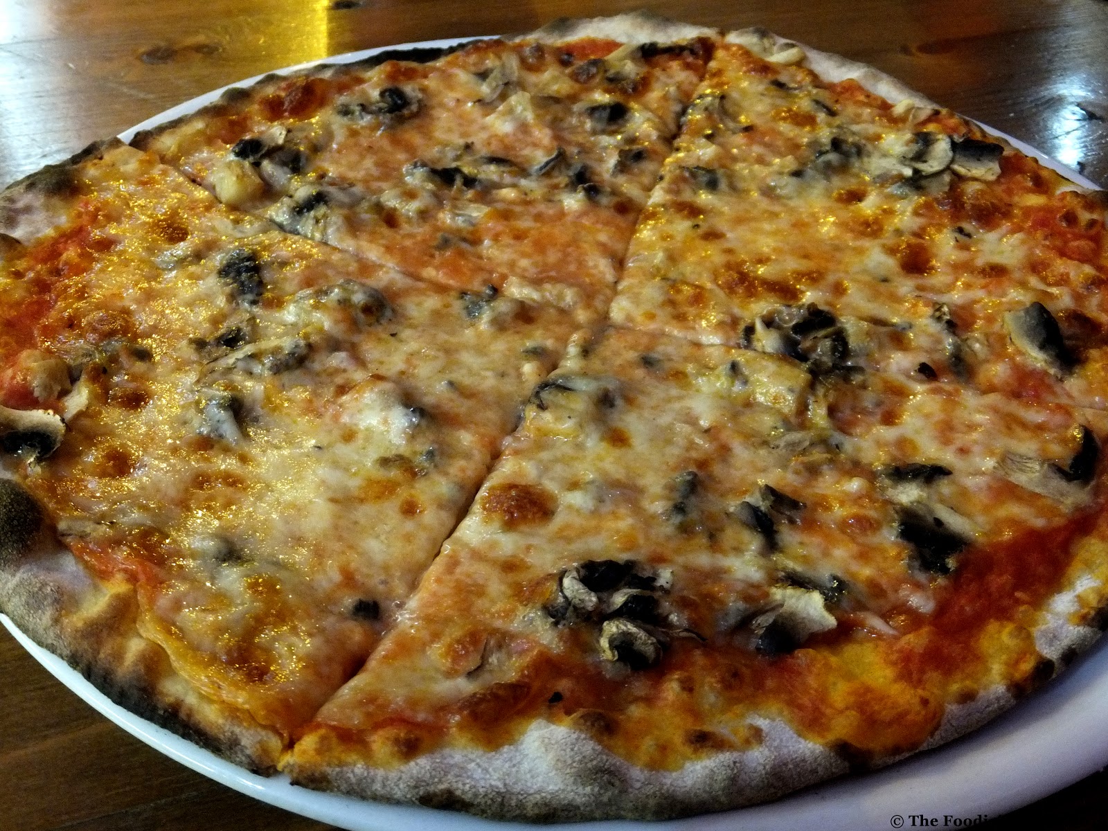 The Foodie's Abode: Pizza galore at Sapori e Delizie, Rome