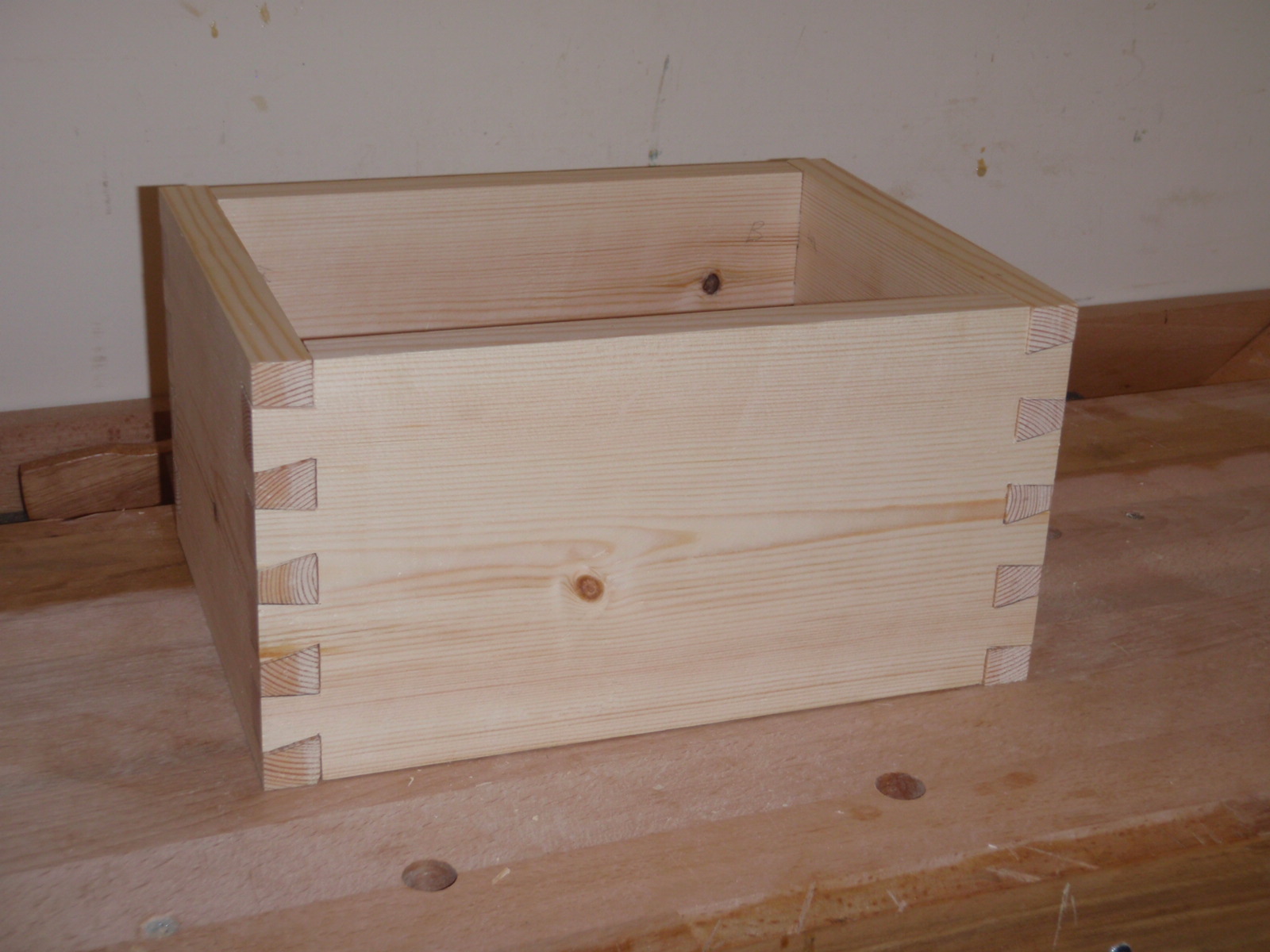 Woodworking By Hand: Dovetailed Box