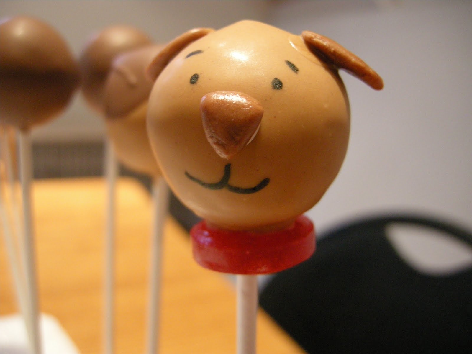 Cake Pop Insanity!: Puppy Dog Cake Pops