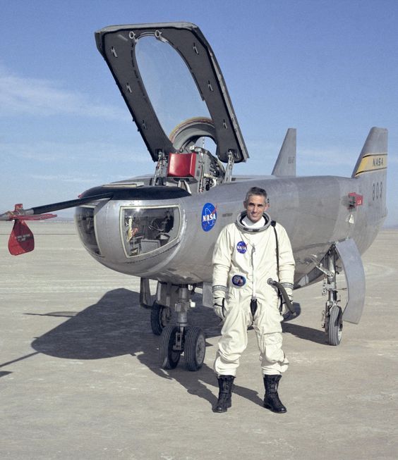 daily timewaster: X-24A Lifting body aircraft.
