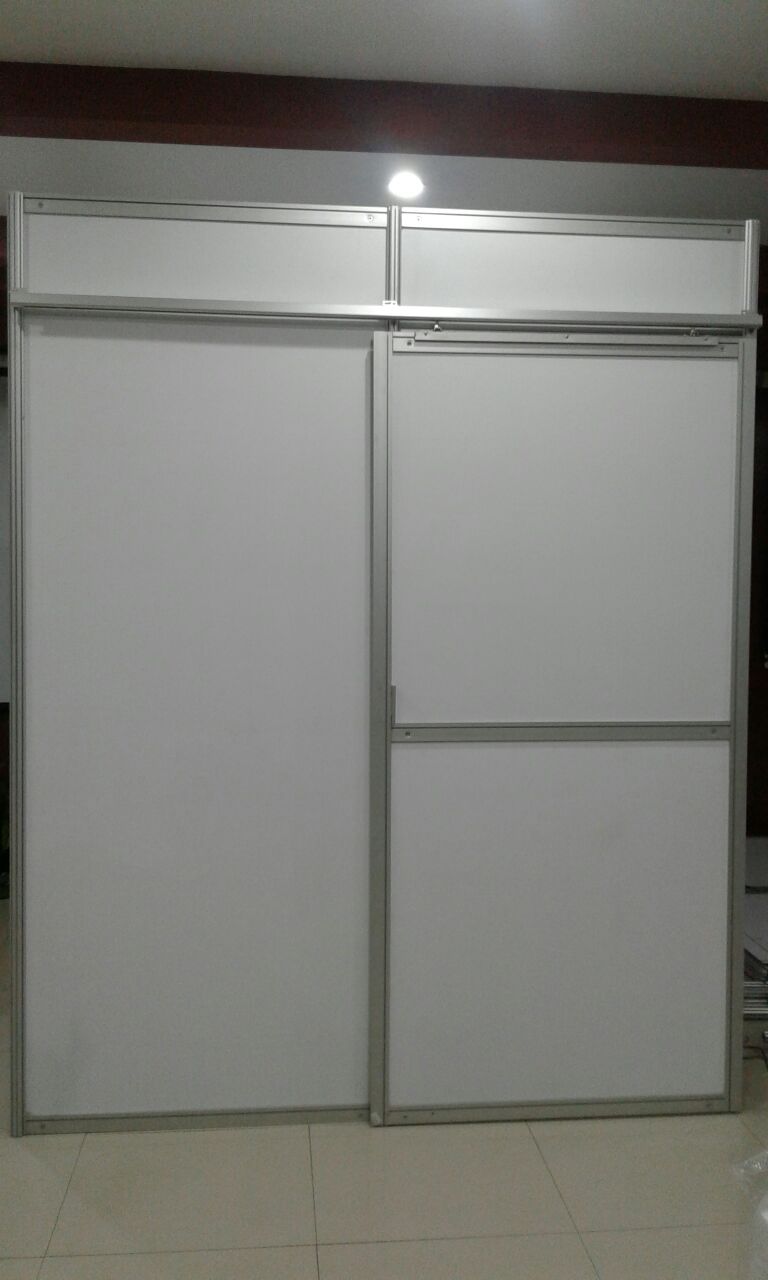 PEMASANGAN MEJA DISPLAY DI JIEXPO - Sewa partisi pameran tangerang