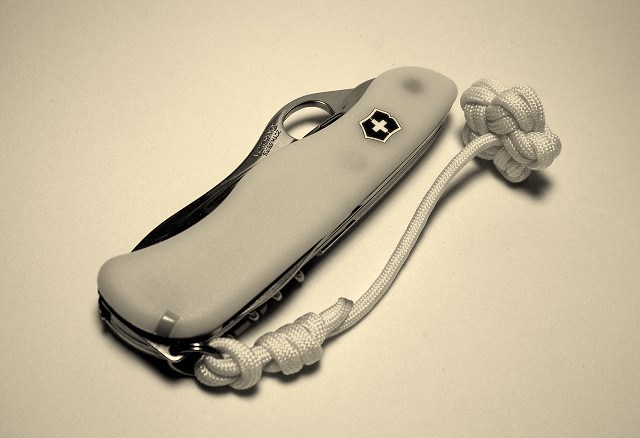 Stormdrane's Blog: Single strand paracord star knot...