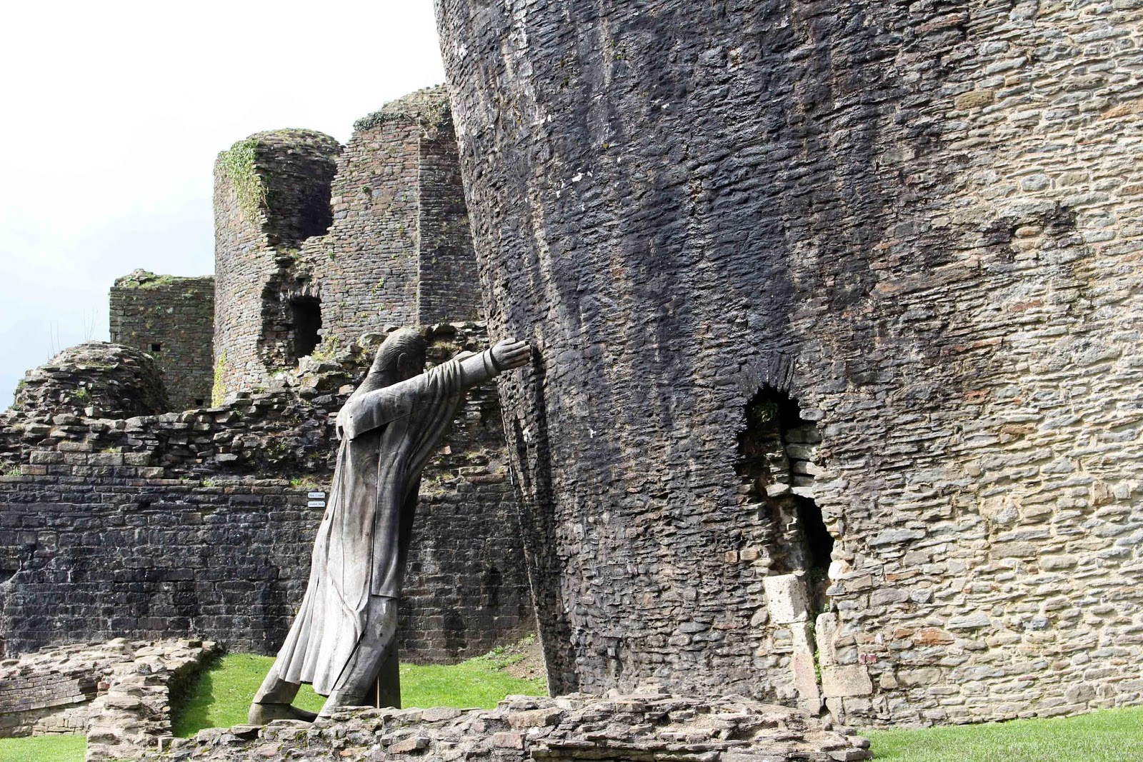 sconzani: Caerphilly: the Castle artworks