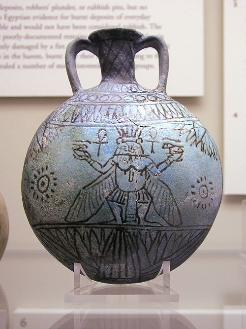 Imagenes de Egipto: Faience vessel with Bes