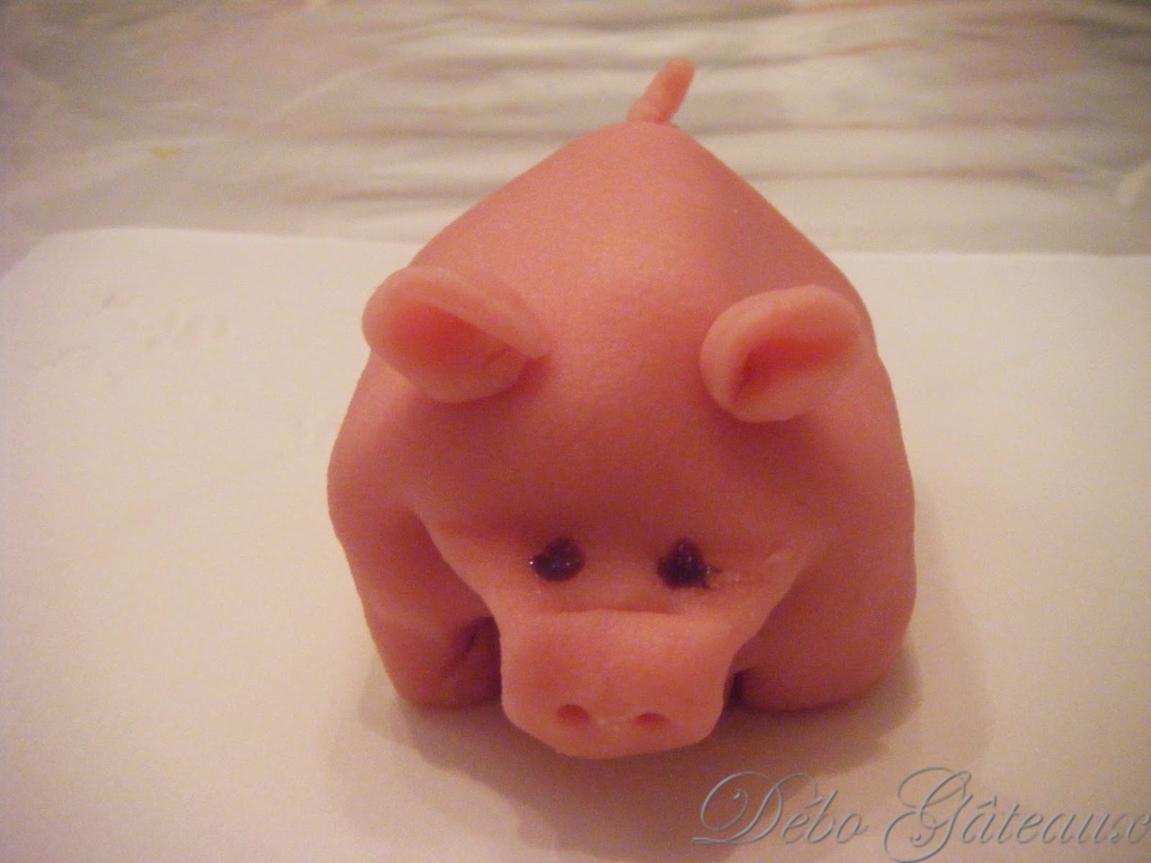 Débo Gâteaux : Cochon en pâte d'amande