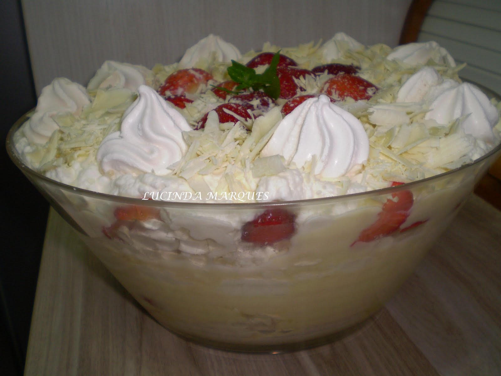 Merengue De Morango Com Suspiro