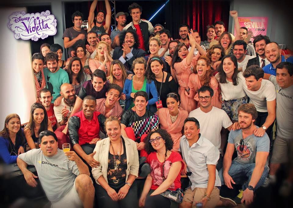 CLUB FANS VIOLETTA COLOMBIA OFICIAL: VIOLETTA 3 EL SET DETRÁS DE LOS ...