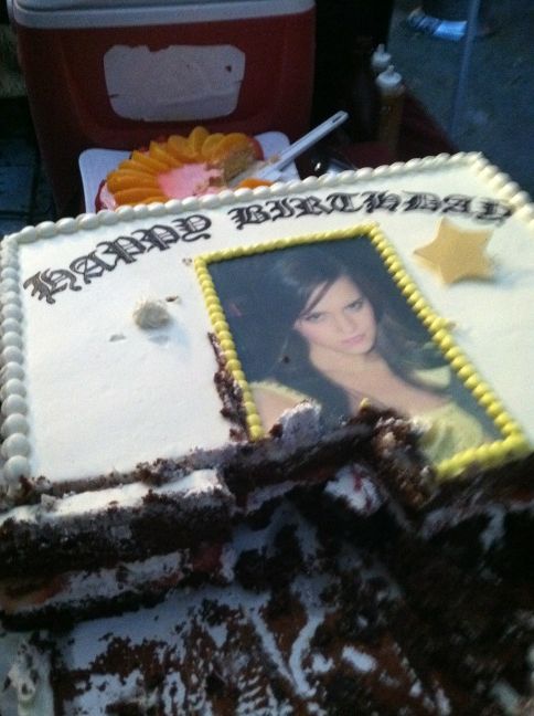 Emma Watson: New picture on Emma Watson's birthday cake on the set of ...