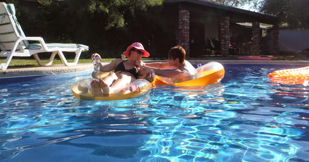 Idaho Chicken Ranch: Las Vegas: Pool Time!