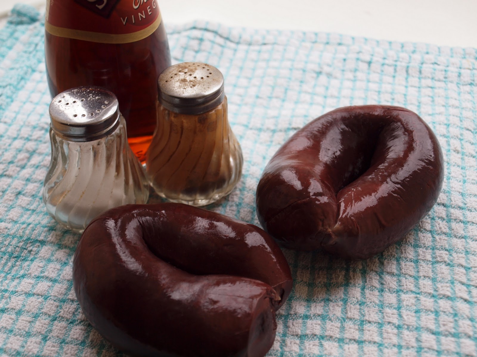 Le Charcutier Anglais: Campaign to use real blood