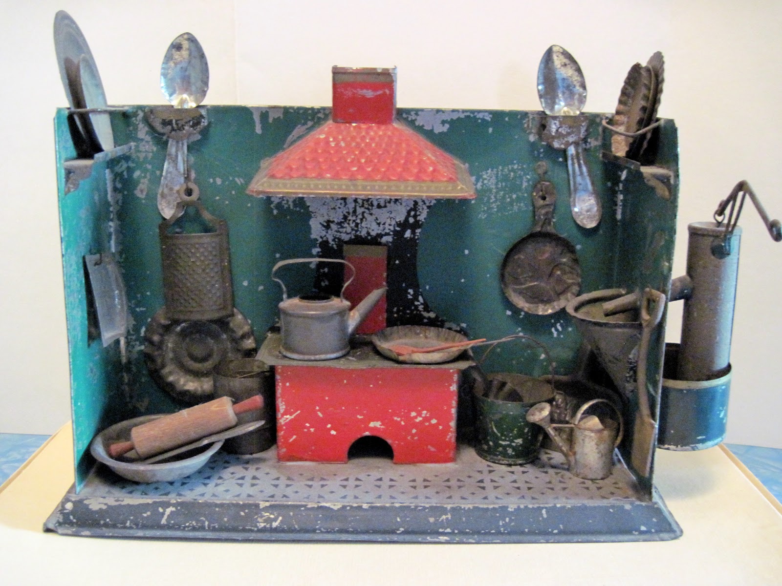 Tracy's Toys (and Some Other Stuff): Antique Tin Toy Kitchen