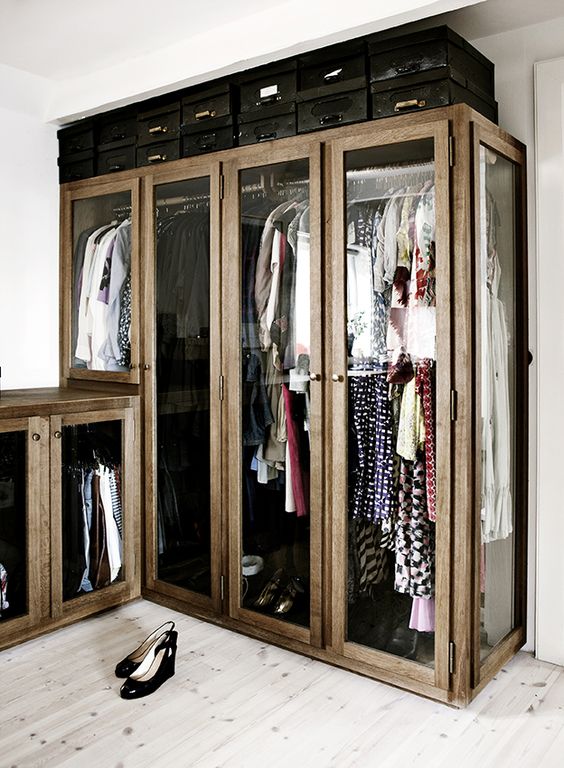 Desain Lemari Pakaian Custom - Solusi Memaksimalkan Ruangan