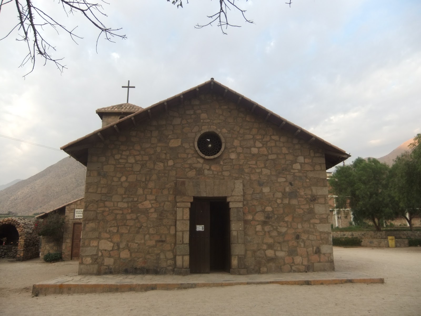 LUGARES TURÍSTICOS EN PERÚ: FOTO: PARROQUIA DE SANTA ROSA DE QUIVES