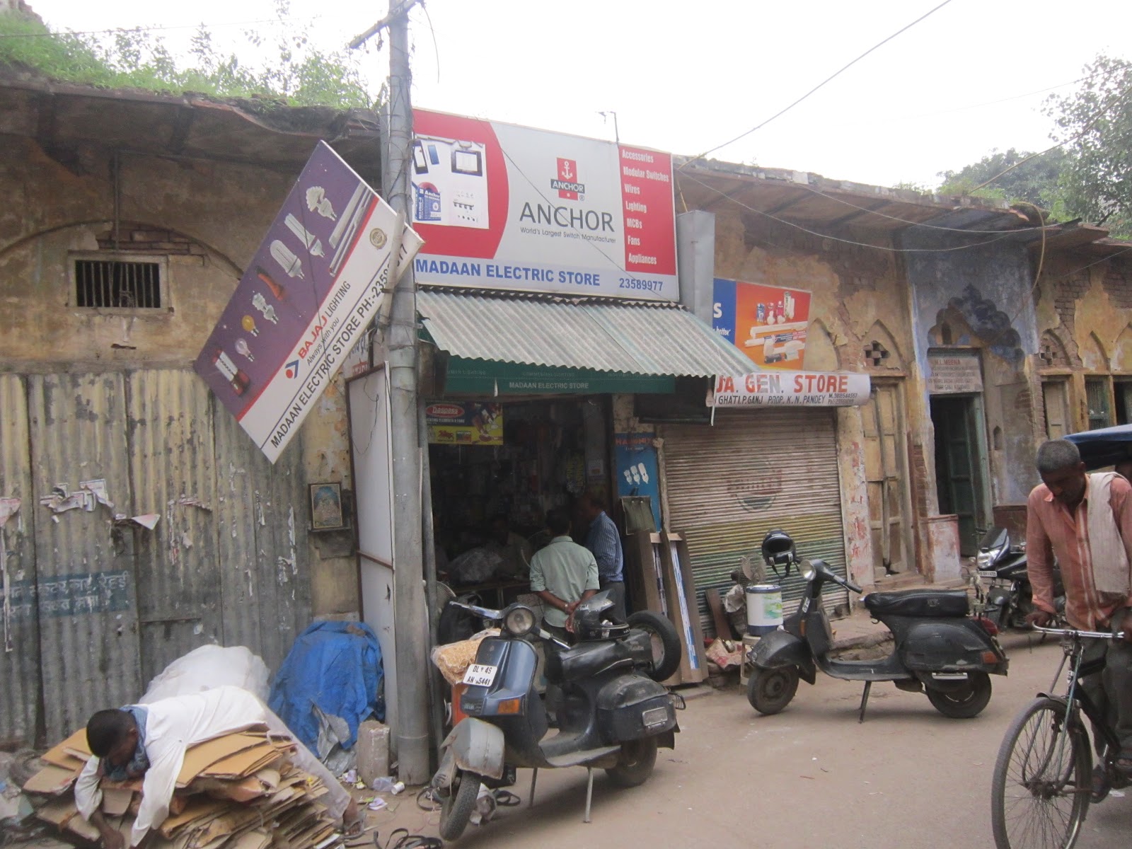 Pahar Ganj : New Delhi 110055: chuna mandi paharganj from panchkuian road