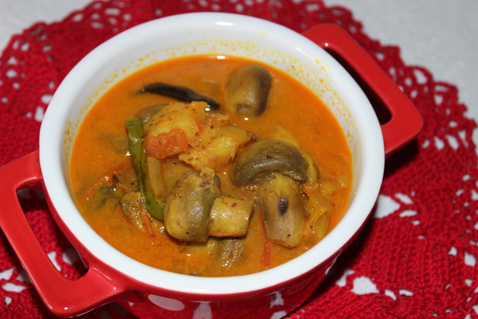 Chatu Besara (Mushroom in mustard gravy)