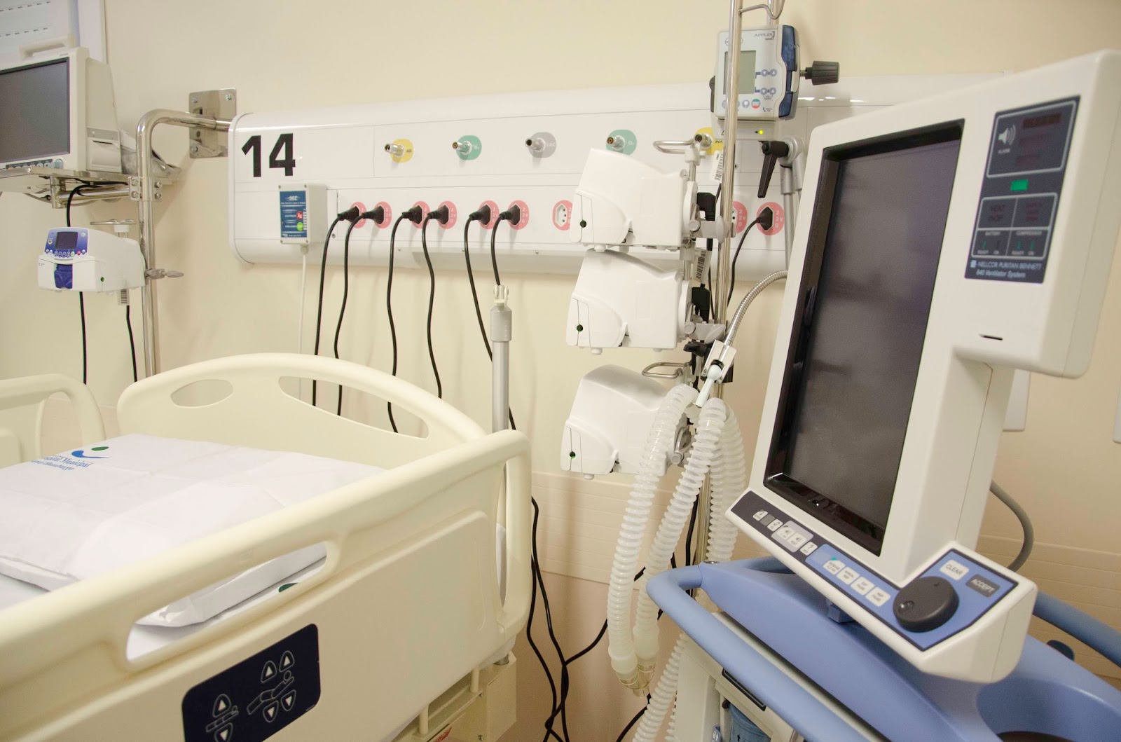 Enfermeiro Vilmar : Prefeitura reforma e amplia a UTI do Hospital Municipal