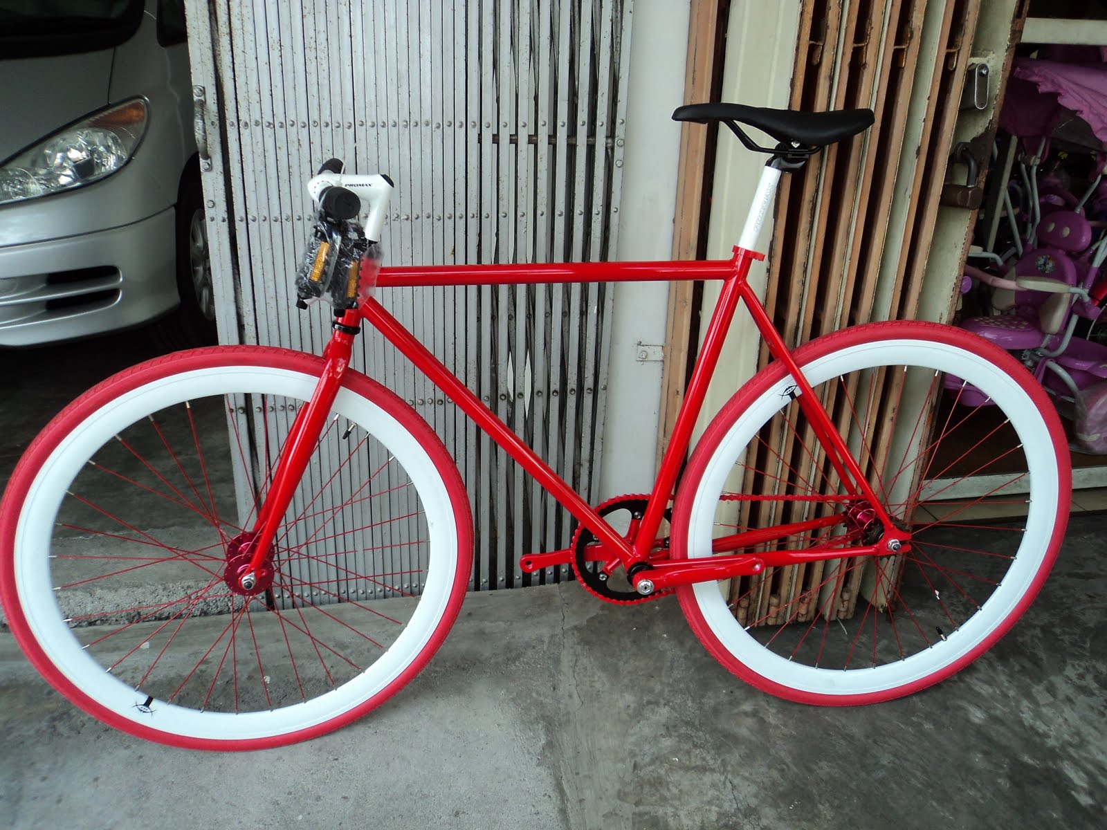 The Right Bike Store: 700C Imported New Fixed Gear Bicycle / Fixie - Promax