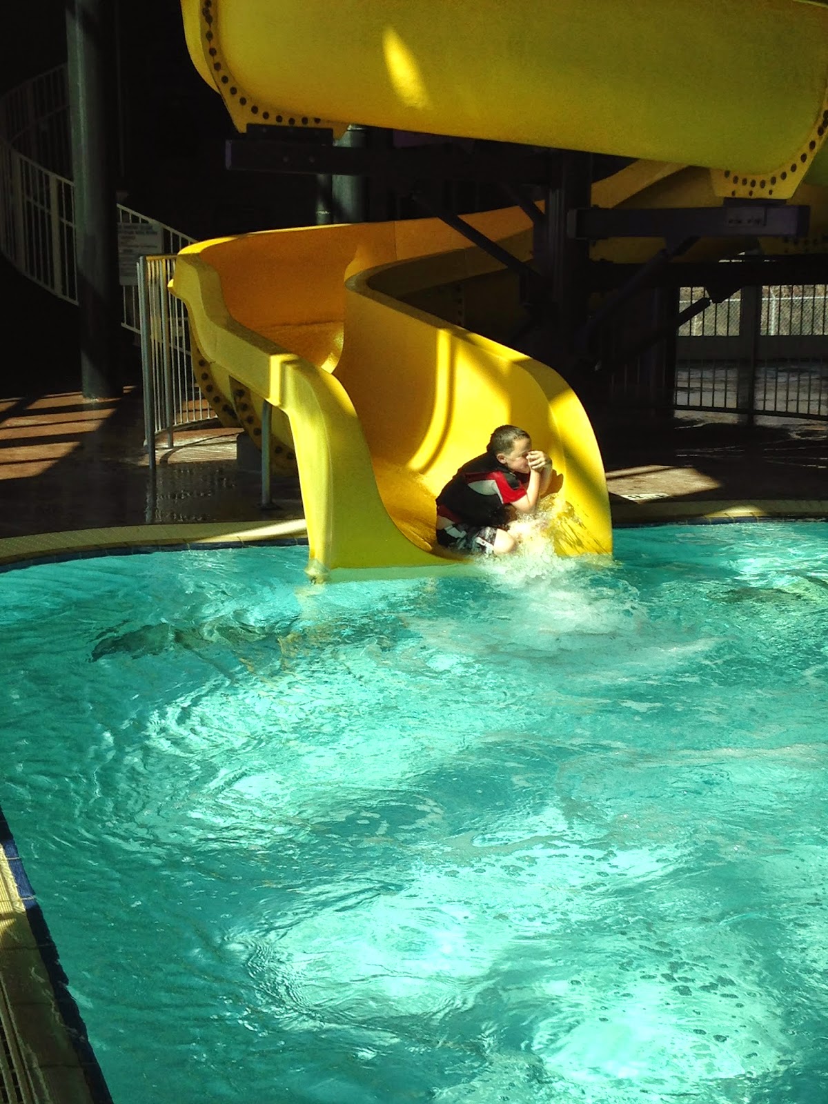 We are a happy family!: Spring Break at the Kamas Pool