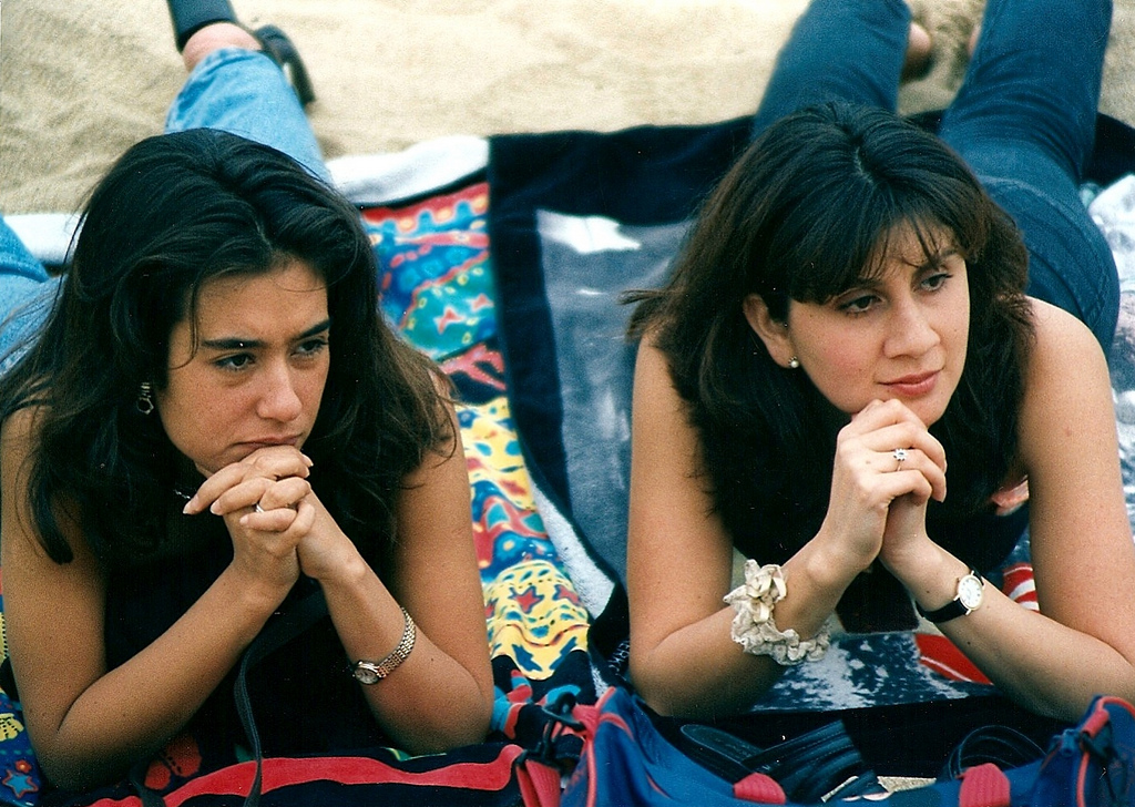 Amazing Photographs Capture People at Renaca Beach, Chile in the 1980s ...
