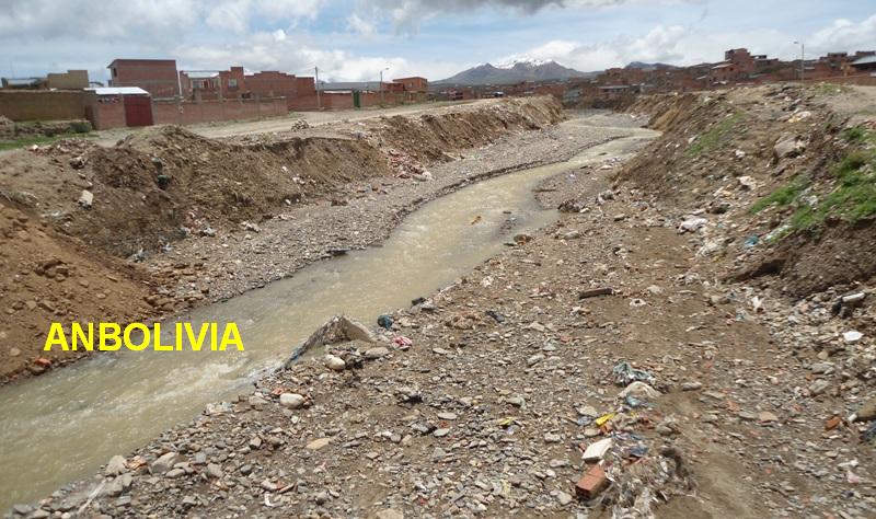 @ANBOLIVIA: EL RÍO SECO DE EL ALTO CARECE DE LIMPIEZA Y CANALIZACIÓN