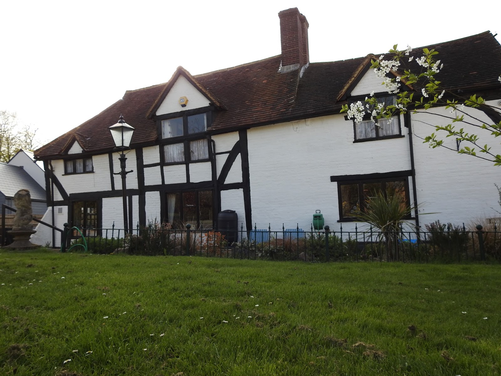 Crawley Old Town: SEVEN PICTURES: Mill House (Ifield)