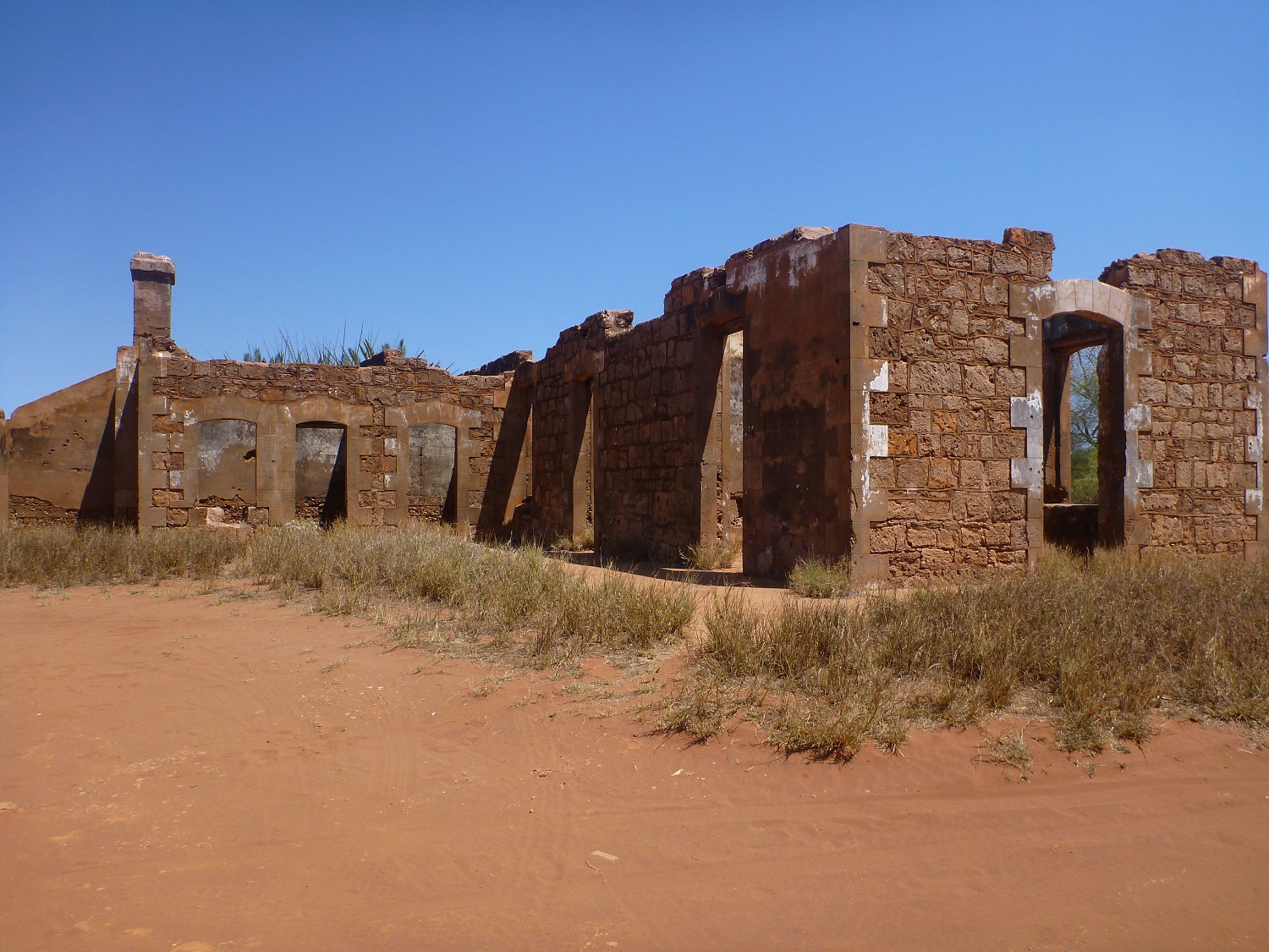 Steve and Dee's Australian tour: Old Onslow & getting the ute stuck!!!