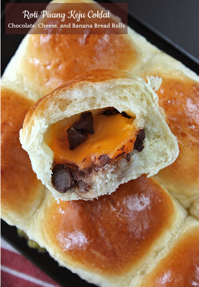 Rotì Pìsang Keju Coklat - Chocolate, Cheese, and Banana Bread Rolls ...