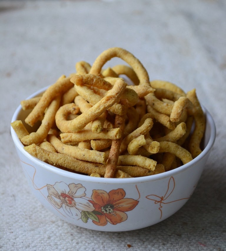 Gayathri's Cook Spot: Gujarathi Gathiya