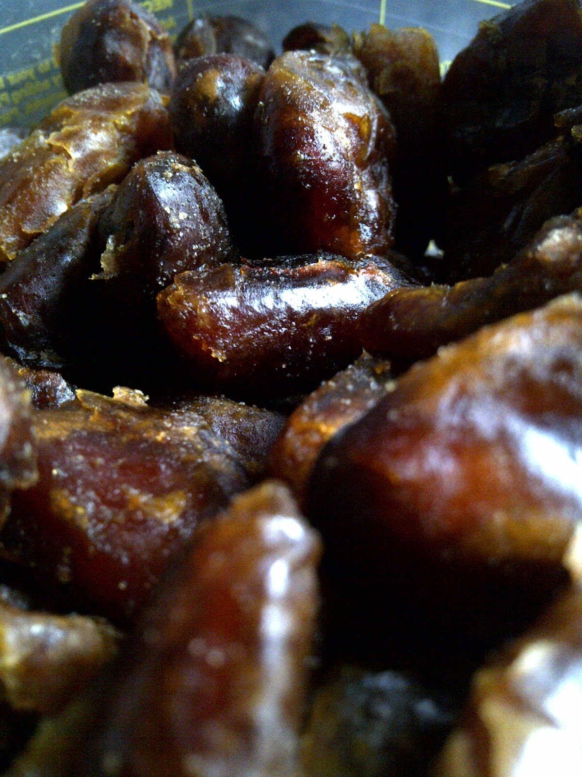 A vegan in Brampton, ON: Review of 'Parnoosh' All Natural Pitted Dates