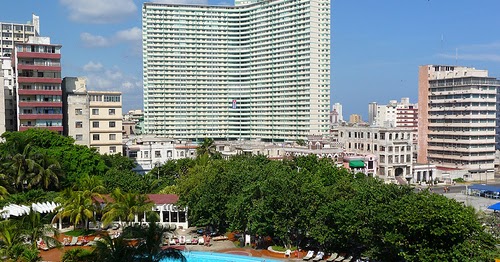 PALMAS AMIGAS: EL EDIFICIO FOCSA