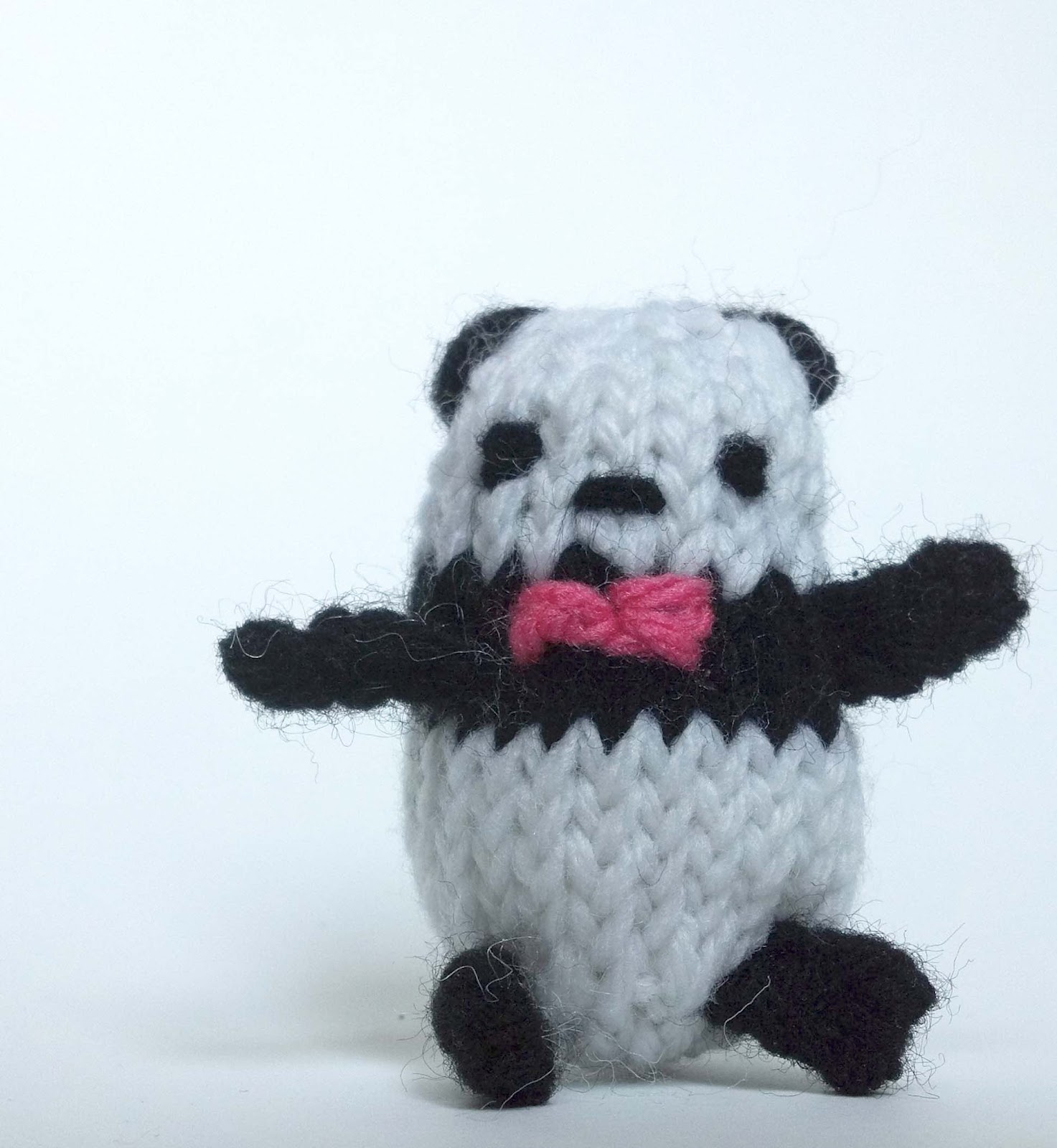 Knitosome: Tiny Knit Panda: Sir Fancy Panda