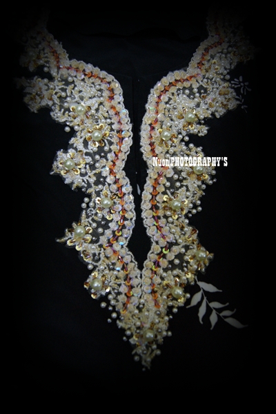 Jahitan MANIKqueen: tampalan lace dan jahit manik leher