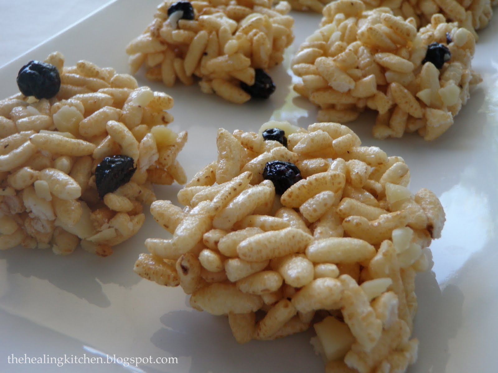 The Healing Kitchen: Blueberry Macadamia Crispy Rice Treats
