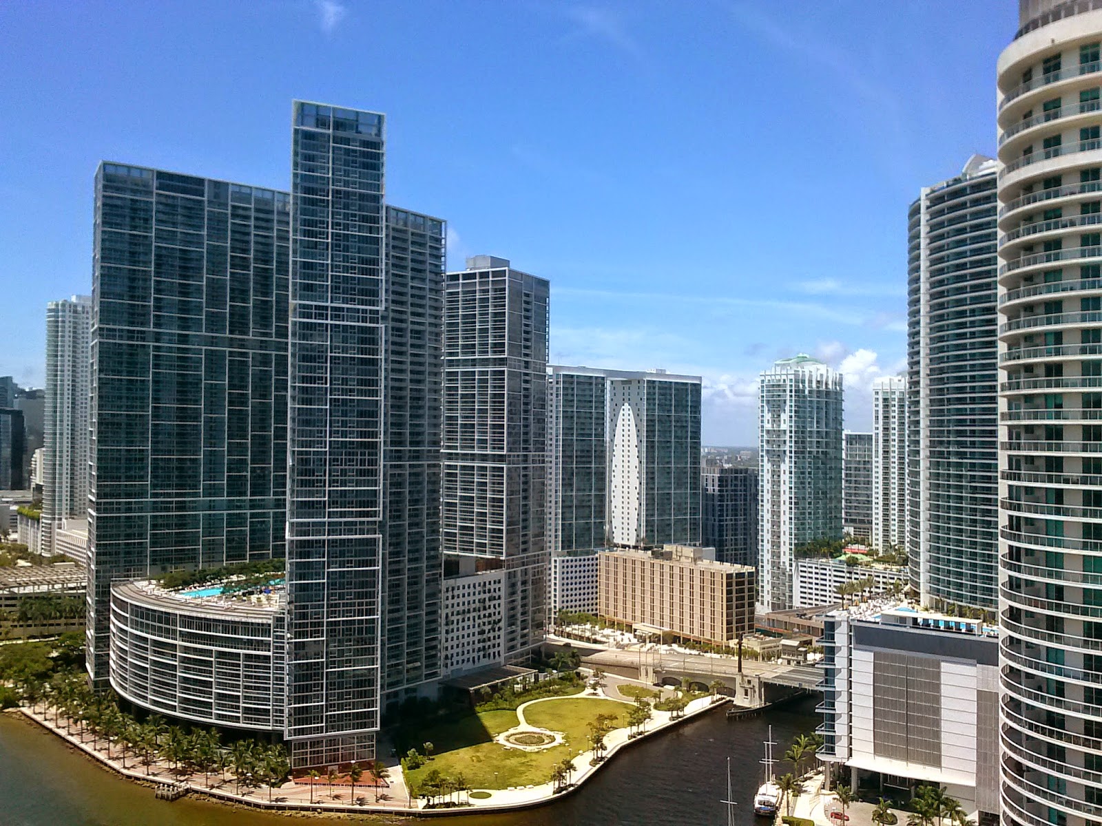 Ramone Walker Real Estate Services: Miami condos for sale