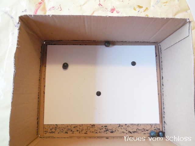 Neues vom Schloss: Ein Murmelbild in schwarz und weiß...