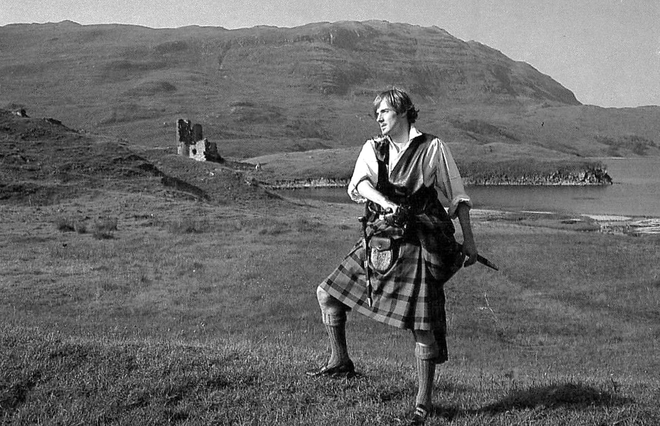Tour Scotland: Old Photograph Highlander Ardvreck Castle Scotland