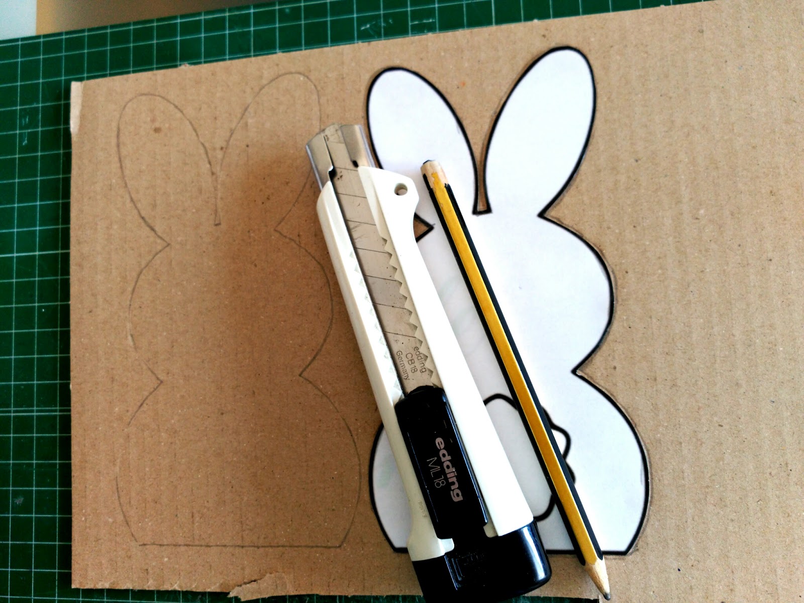 CONEJO DE PASCUA EN CARTÓN: DIY