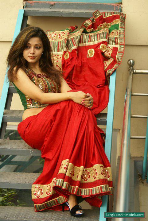 Roeeta Khan Urmi - Bangladeshi Cute Beautiful Hot sexy Ramp Model BIg Boobs Show Hot and sexy ...
