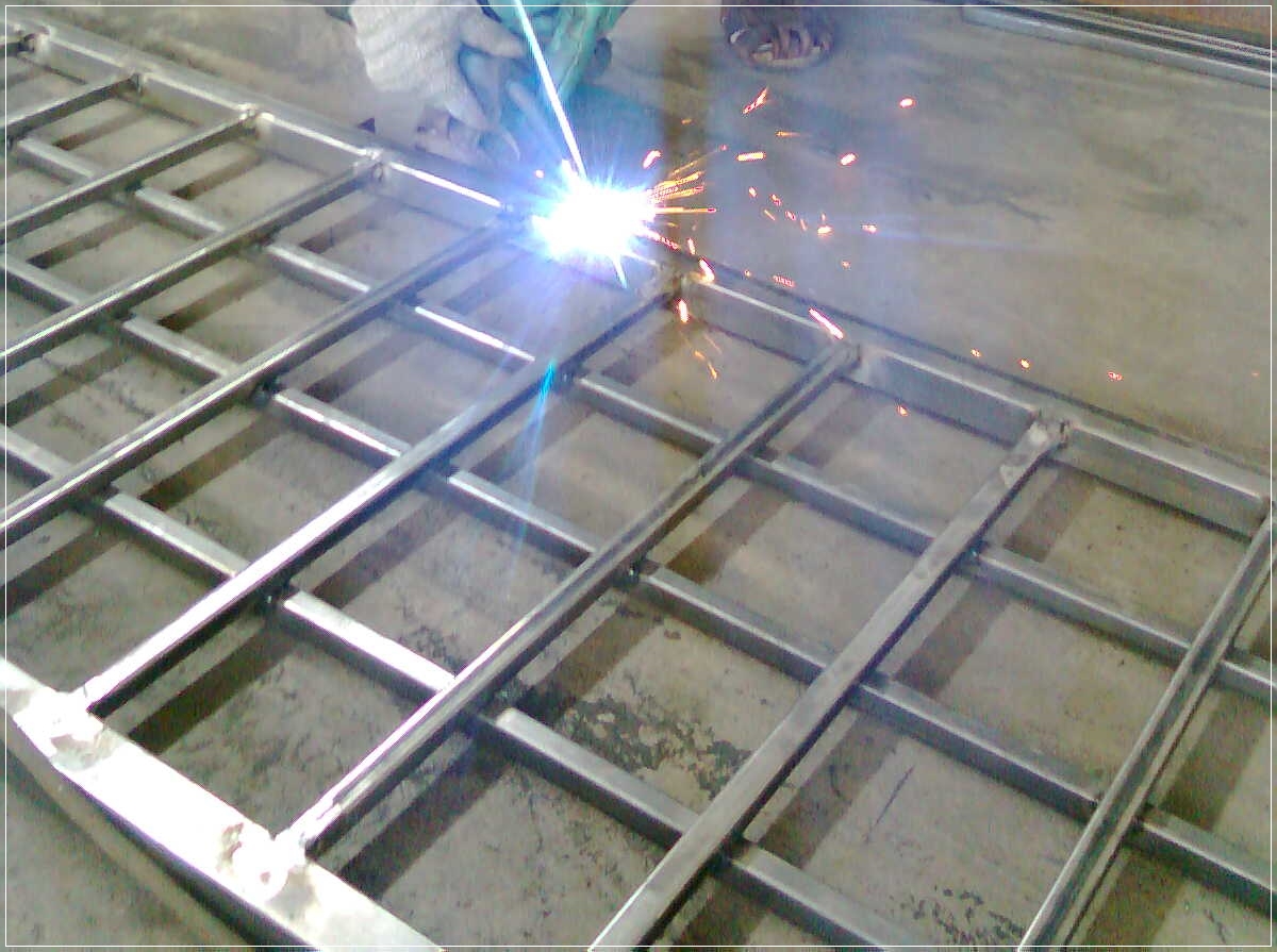 KERJA-KERJA BESI / IRON WORKS: Menerima Tempahan Kerja-kerja Besi