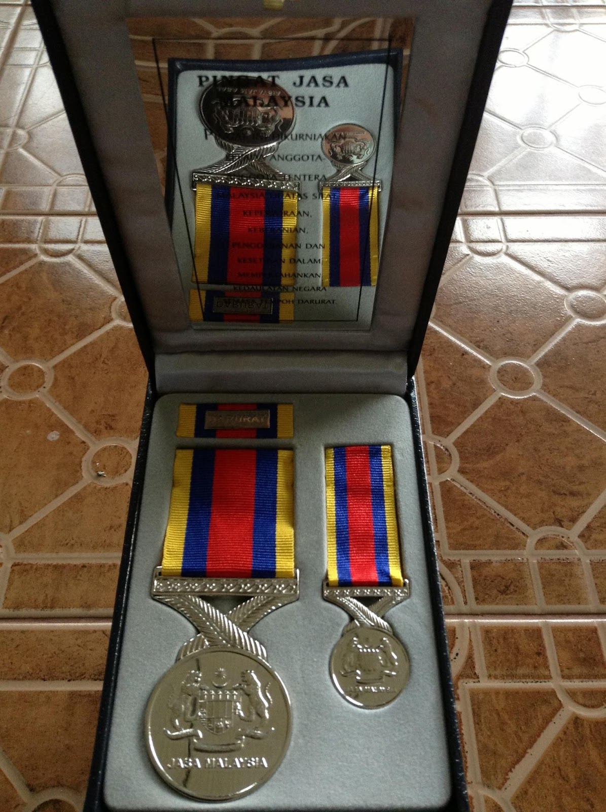 Mohamad Izuan Bin Mohd Zabri: ayah ku menerima pingat darurat PINGAT ...