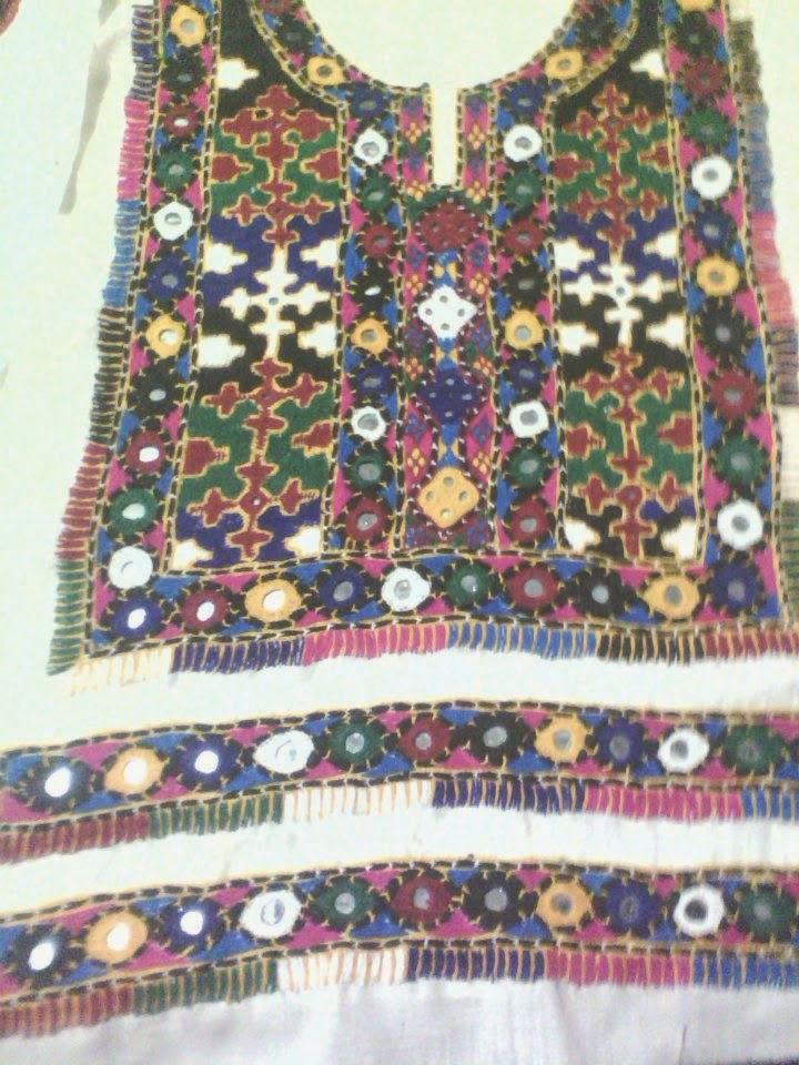 Sindhi Culture and sindhi dress: Sindhi Embroidery Neck Designs