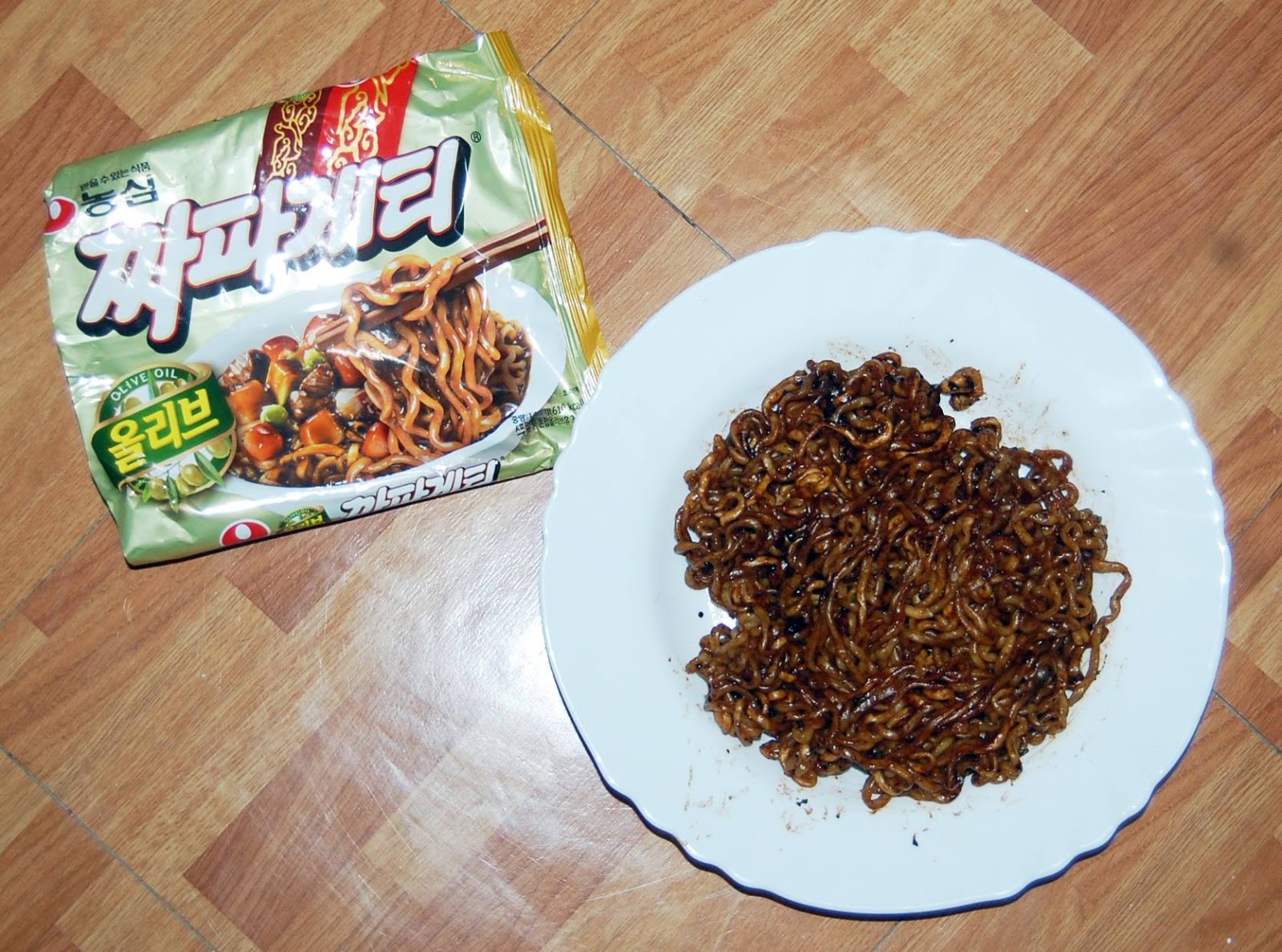 Janine Kaye: Food Review: Jajangmyeon Chapagetti