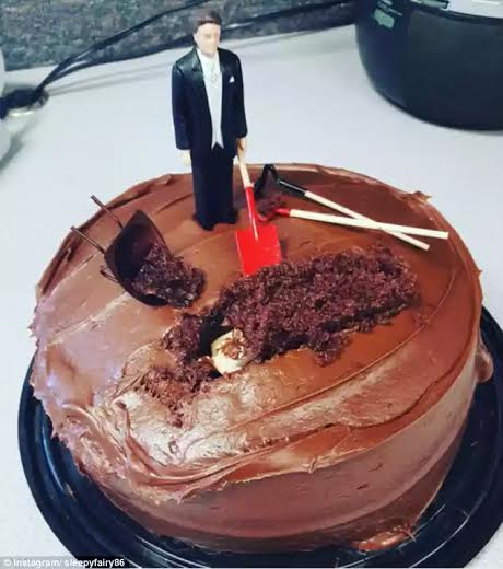 Check out these funny divorce cakes