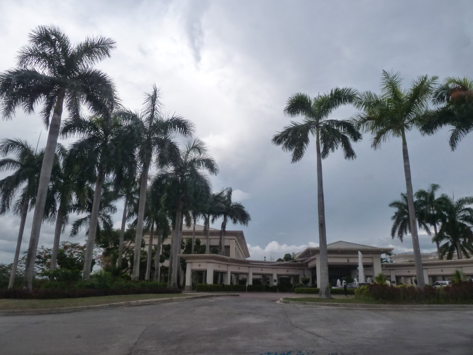 Kee Hua Chee Live!: DAY 3 IN MANILA----VISITING PALMS COUNTRY CLUB AT ...