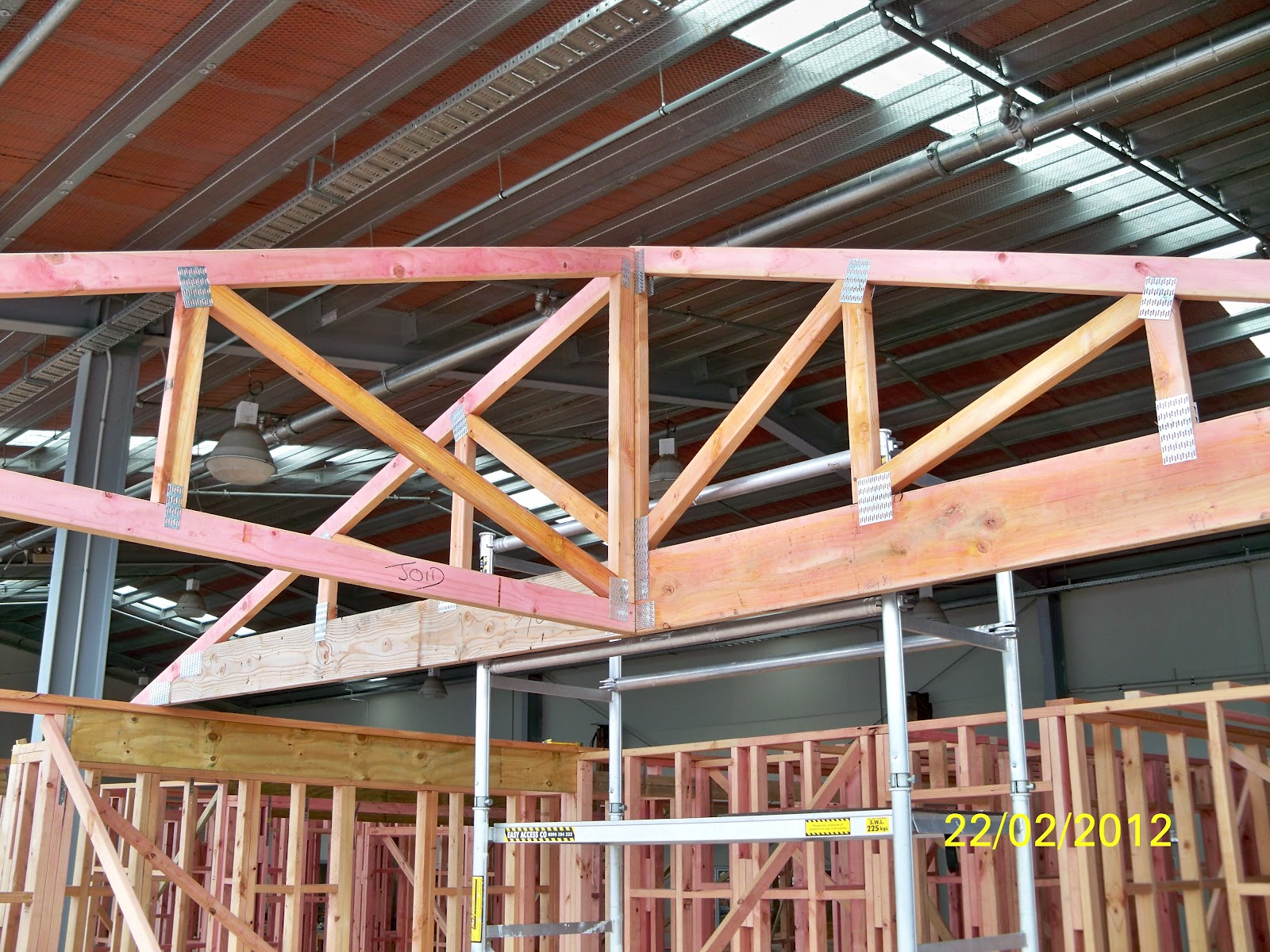 Carpentry pretrade by Kees: Roof trusses and Purlins