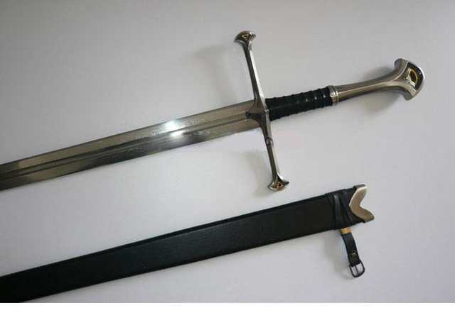 LOTR Swords: Some facts about Narsil Dagger replica