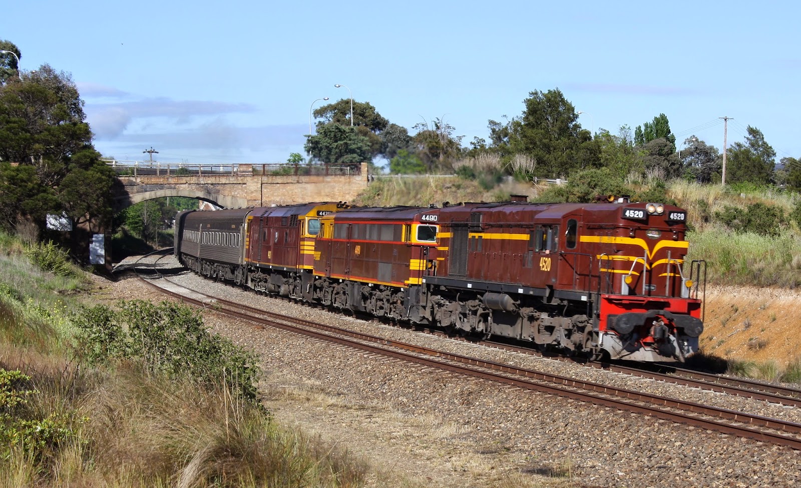 NSWGR Southern Line Layout In A Shed: A Mixed Bag...