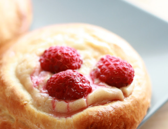 Food, unplugged: Soft raspberry buns