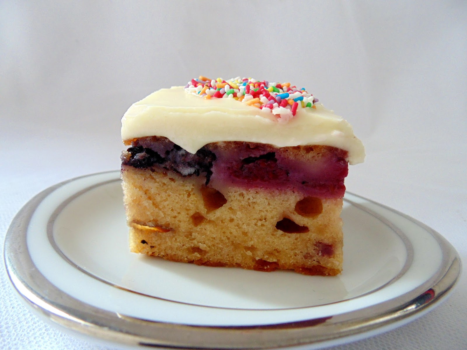 GATEAU GAGA - Love cakes: Gâteau de Pâques aux fruits rouges